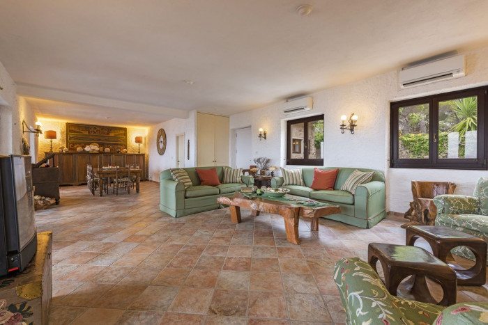 Property of the week: a sea view stone villa on Capraia Island — idealista