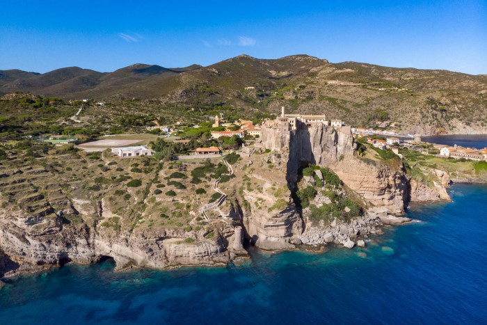 Property of the week: a sea view stone villa on Capraia Island — idealista