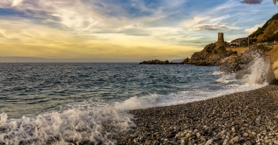 Calabria, la cala segreta dal mare cristallino: si arriva a piedi o in ...