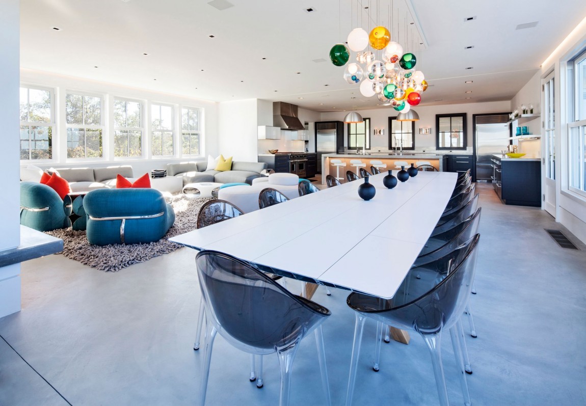 Case da sogno: un'abitazione sobria che nasconde interni colorati e ...