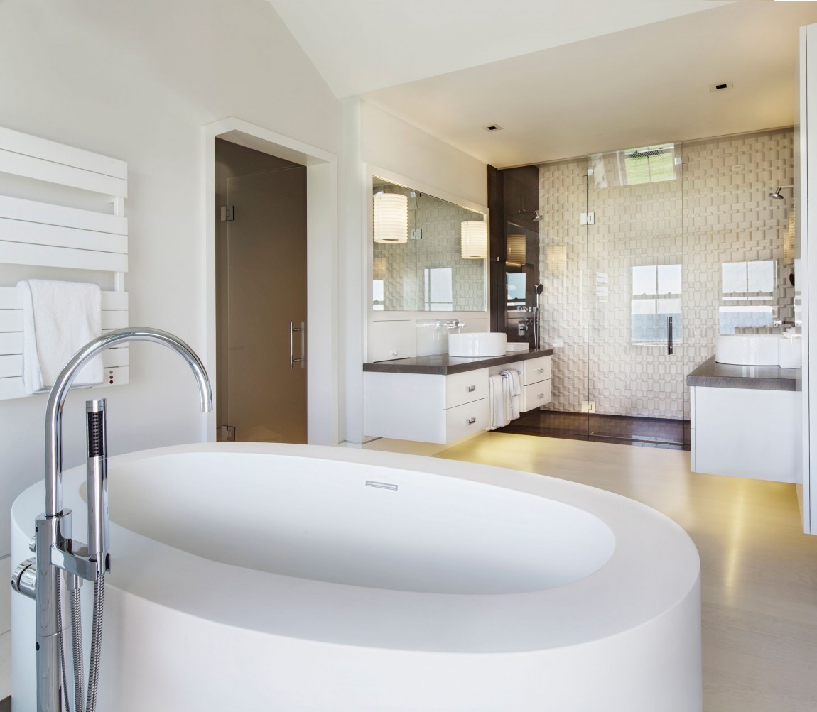 Case da sogno: un'abitazione sobria che nasconde interni colorati e ...