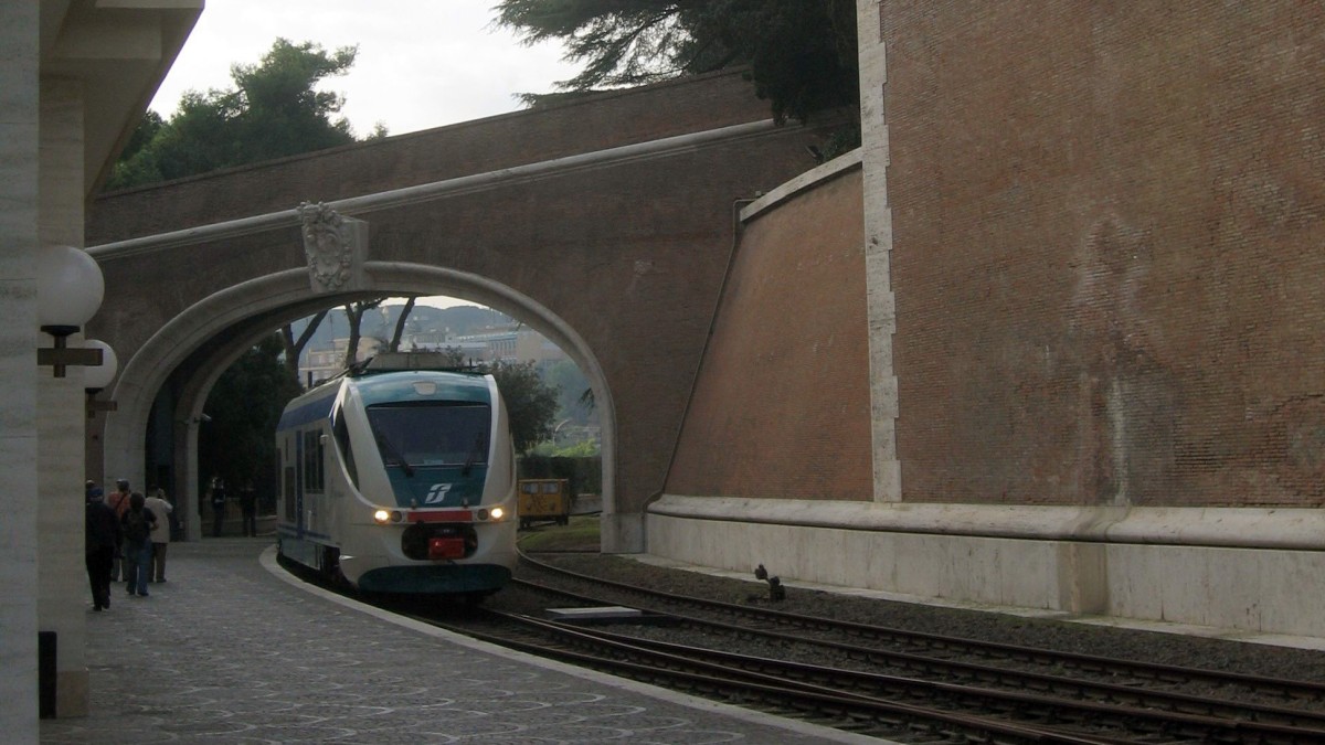 Stazione del Vaticano: dove si trova e quali treni arrivano — idealista ...