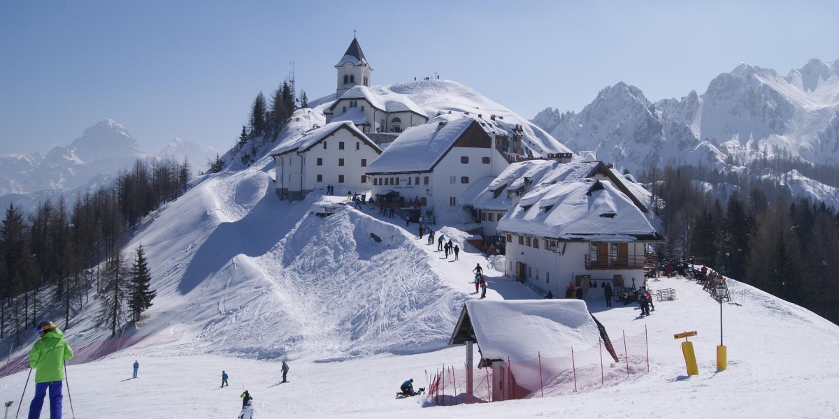 Il Santuario del Monte Lussari: storia, borgo e come arrivare ...