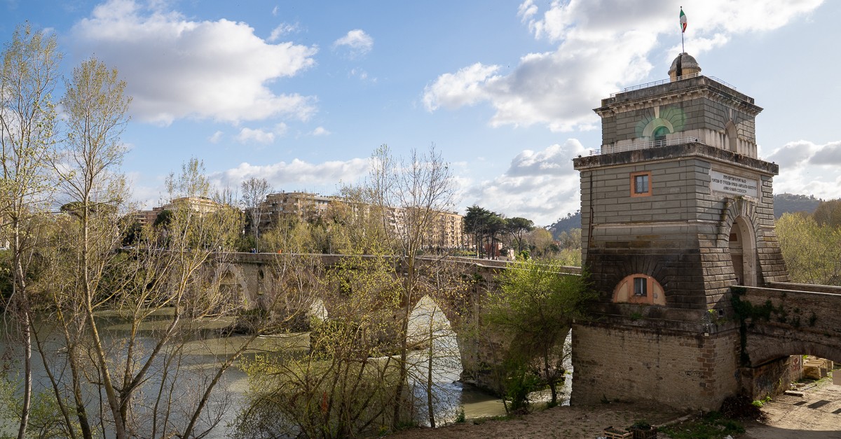 Ponte Milvio a Roma, un angolo della città ricco di storia — idealista/news