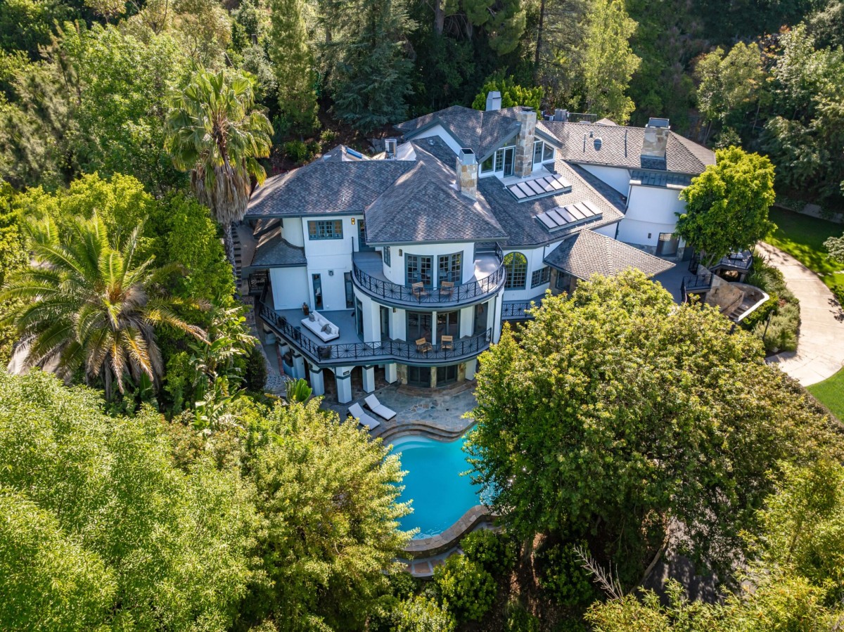 Selena Gomez mette in vendita la villa di una leggenda del rock per 5,6 ...