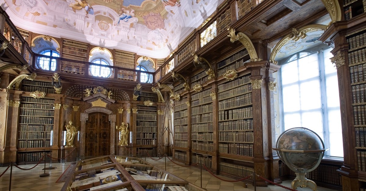 L'Abbazia di Melk, il monastero barocco che domina il Danubio ...