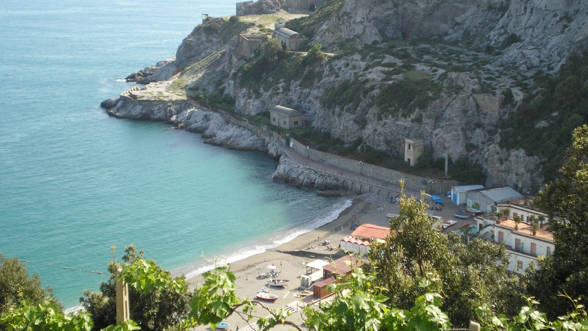 Spiaggia di Erchie, cosa sapere sulla baia nascosta della Costiera ...