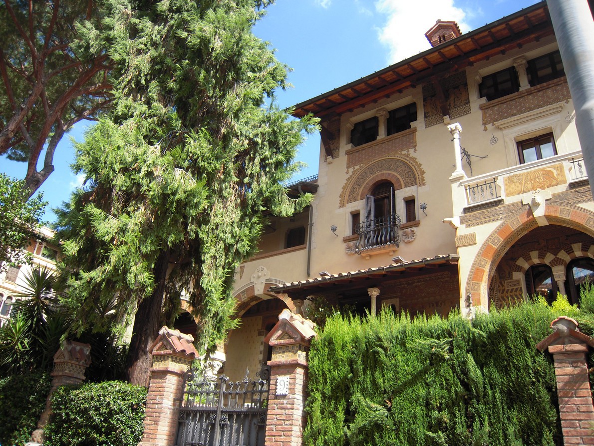 Il quartiere Coppedè a Roma: tra simboli, fascino e curiosità ...