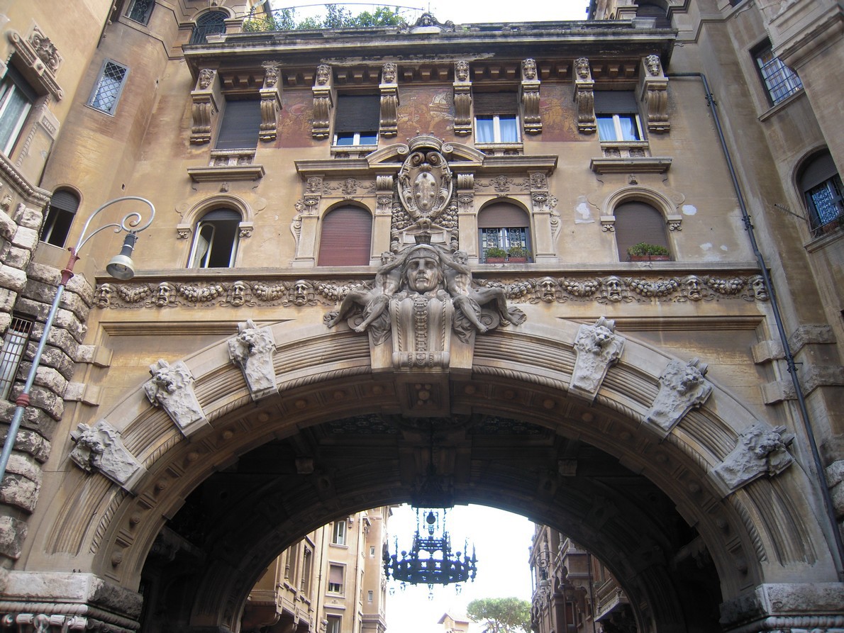 Il quartiere Coppedè a Roma: tra simboli, fascino e curiosità ...