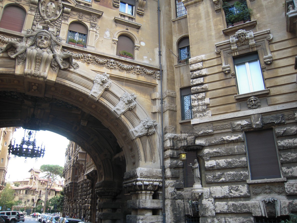 Il quartiere Coppedè a Roma: tra simboli, fascino e curiosità ...