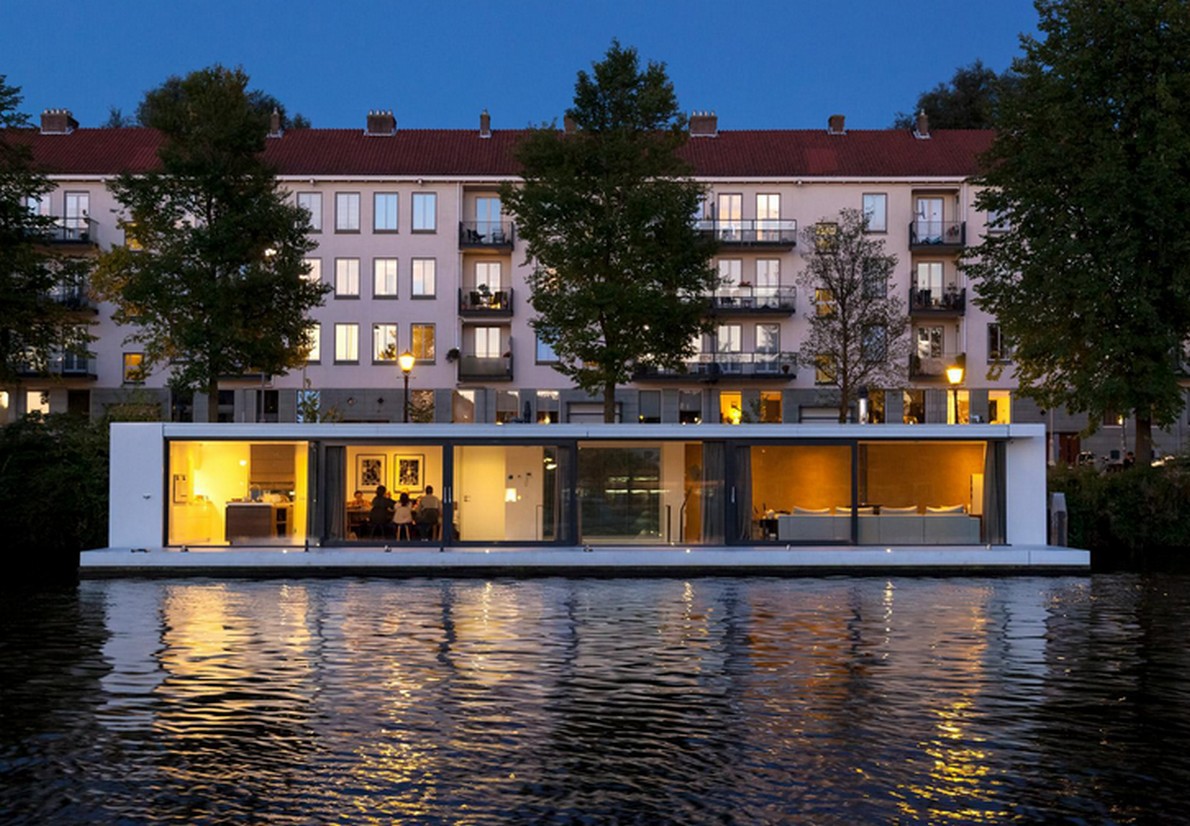 Una casa lussuosa, moderna ed essenziale, con un particolare: galleggia ...