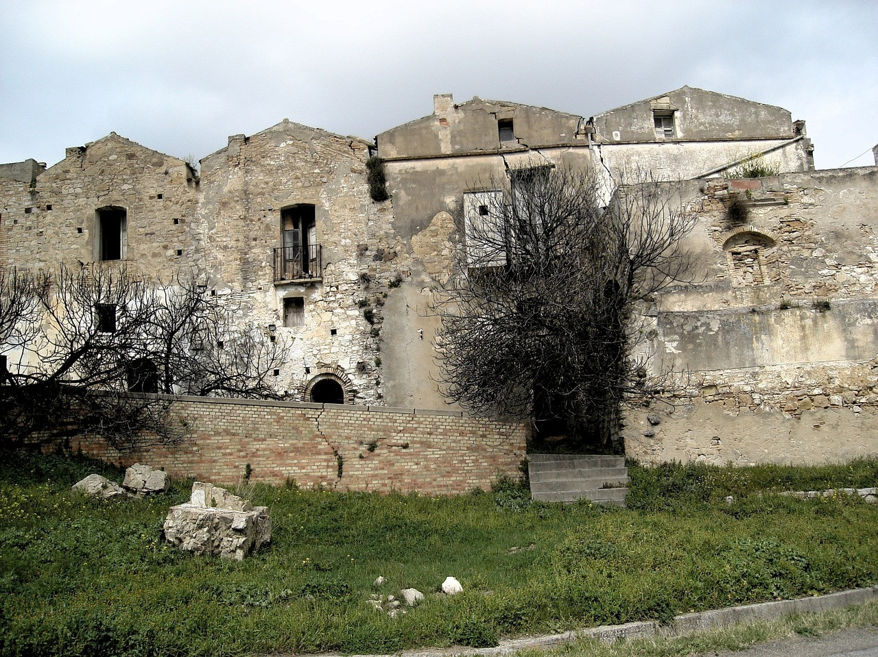 Visitare Craco, il paese fantasma — idealista/news