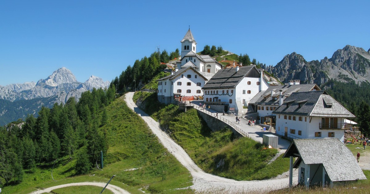 Il Santuario del Monte Lussari: storia, borgo e come arrivare ...