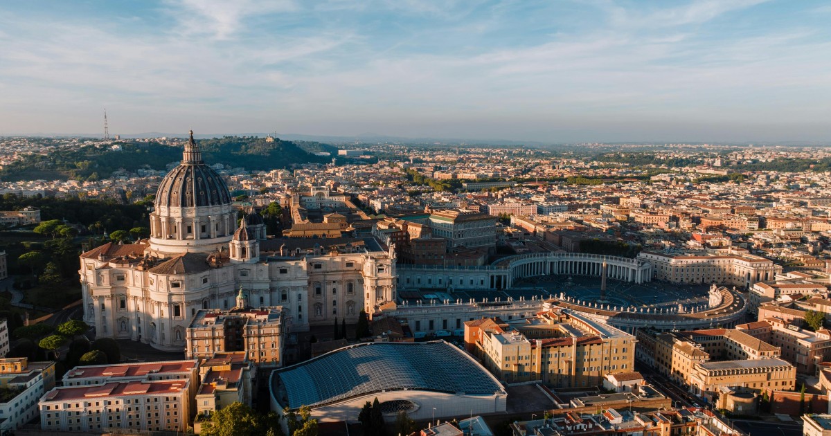 Where does the Pope live in Rome? All the Papal residences in the ...