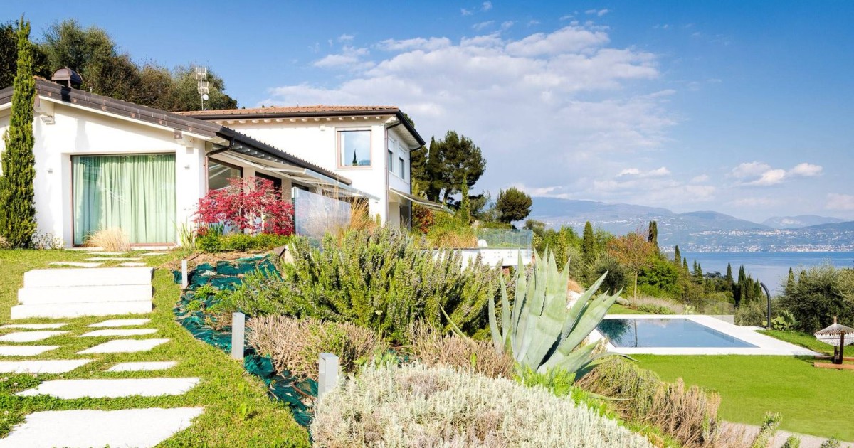 Exquisite lakefront luxury villa in Gardone Riviera – a dream home for ...